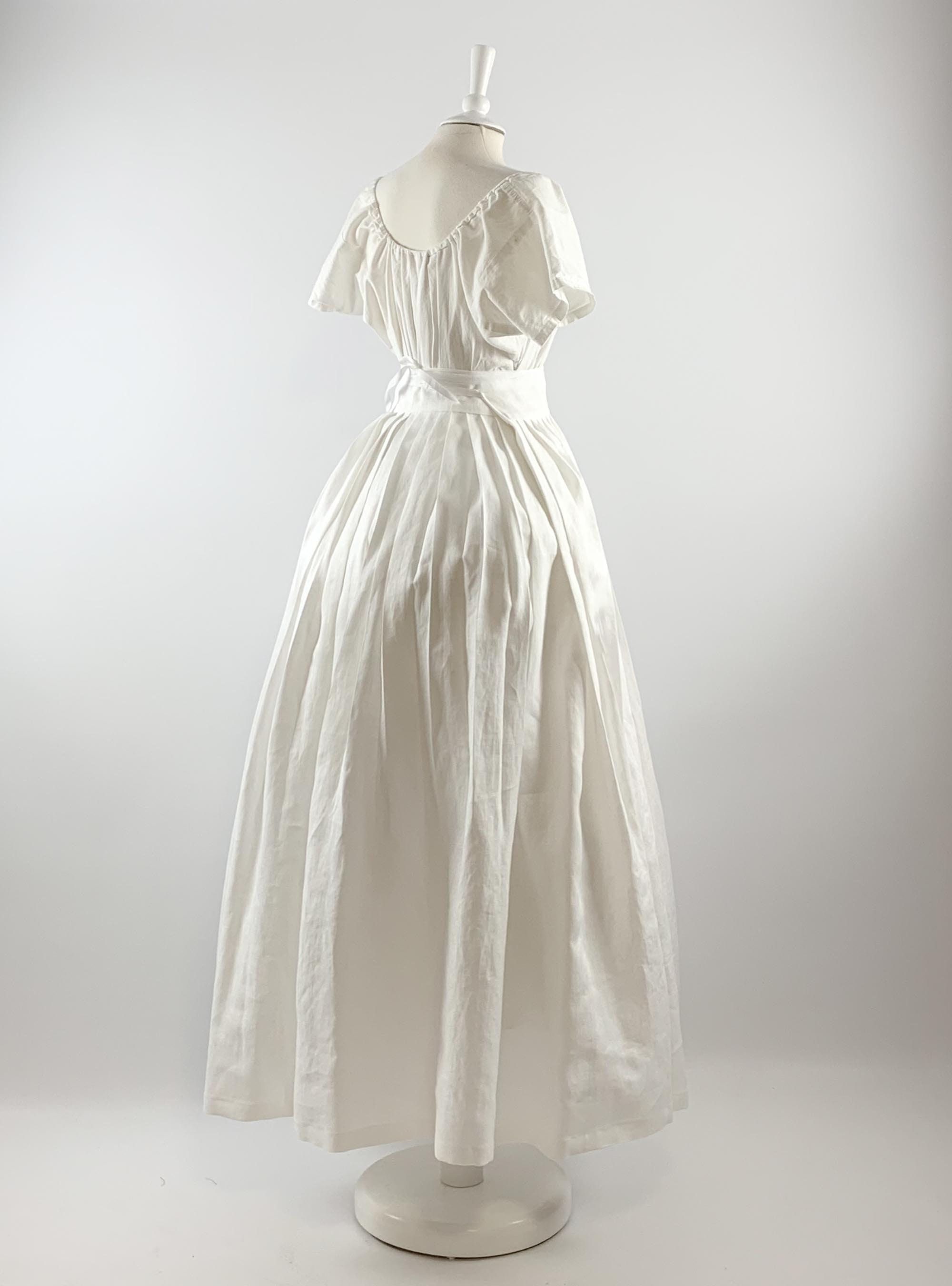 Historical underwear, 18th century shift in white cotton, bustle pad ...