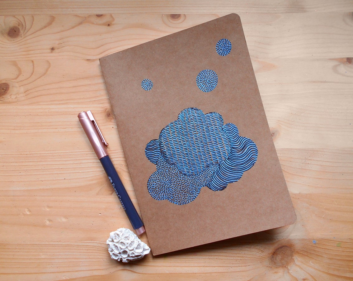 Carnet nuage a5 kraft, customisé en bleu métallisé et noir. : cahiers ...
