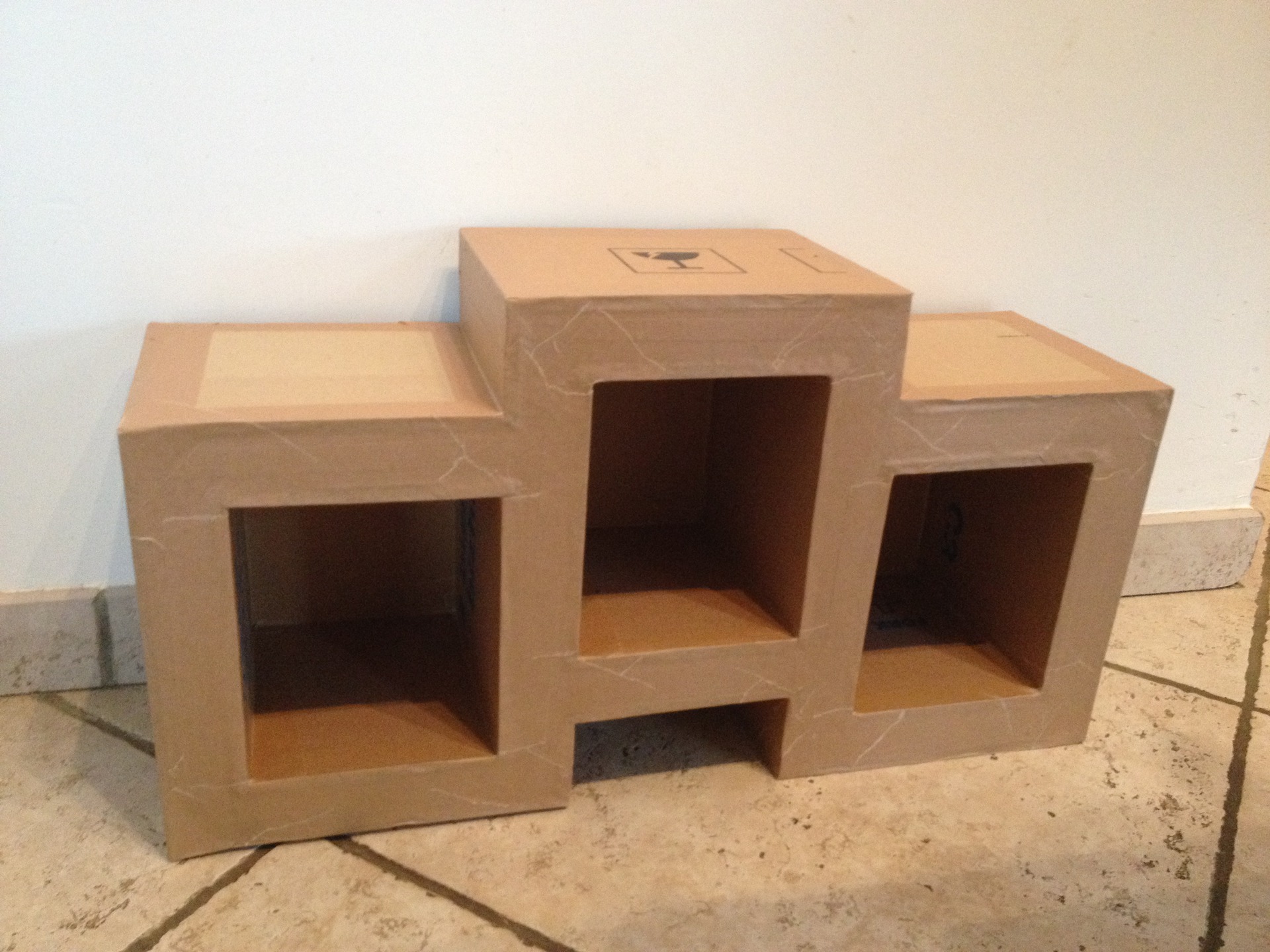 Stage creation de meubles ou elements de decoration en carton a la demi ...