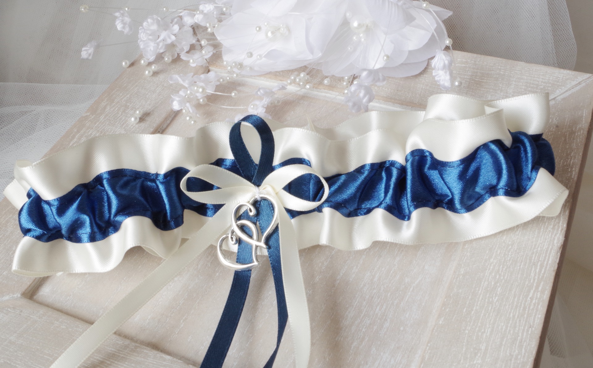 Jarretière en satin bleu et ivoire avec noeud en cœur mariage ...